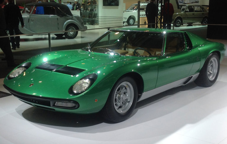 FERRARI AND LAMBORGHINI - Hyperion astrology